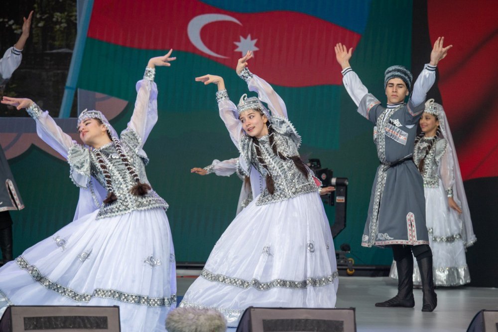 Bayram coşkusu “TRT Uluslararası 23 Nisan Çocuk Şenliği”nde yaşandı