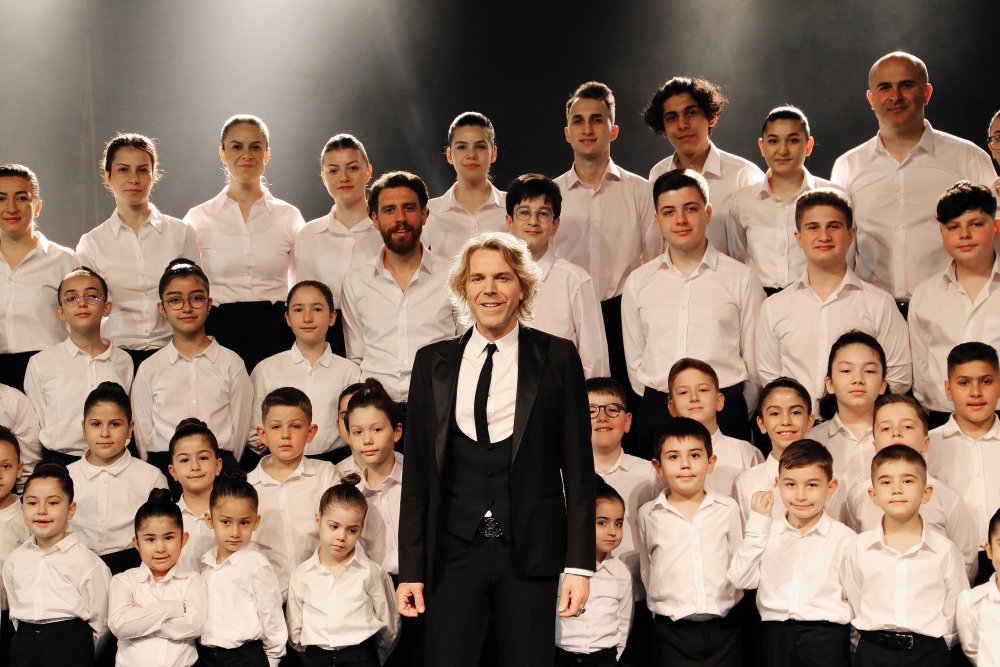 Soner Arıca, Türkiye Cumhuriyeti'nin 100. yılında çocuklara armağan ...